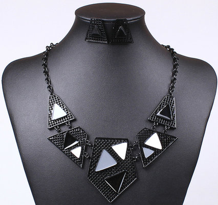 Retro trapezoid necklace Diamond necklace Irregular drip Coffee Necklace Wholesale earrings MD1420