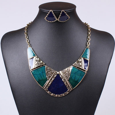 Wholesale upscale drip necklace Triangle necklace Crescent Necklace The moon earrings wholesale MD1421