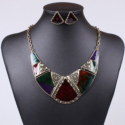 Wholesale upscale drip necklace Triangle necklace Crescent Necklace The moon earrings wholesale MD1421