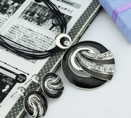 Alloy enamel necklace earrings set necklace round necklace crescent crescent earrings BJX4337