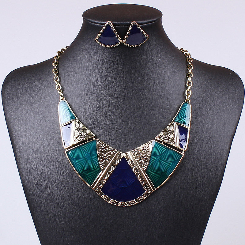Wholesale upscale drip necklace Triangle necklace Crescent Necklace The moon earrings wholesale MD1421