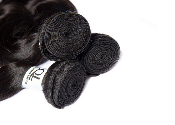 I pacchi malesi originali dei capelli umani con il corpo della chiusura del pizzo non ondeggiano spargimento