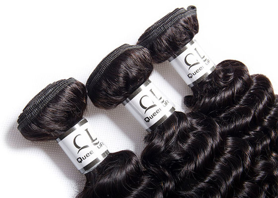 I pacchi profondi dei capelli ricci di Remy di colore naturale con il frontale del pizzo possono essere fatti un restyling