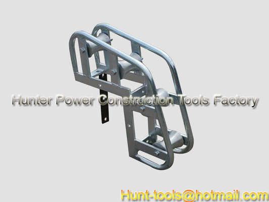 Guiding bend for manholes leads cables less than 150mm