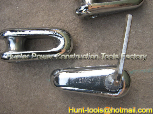 Rope to Rope Connectors connect a wire mesh pulling grip to the pulling line