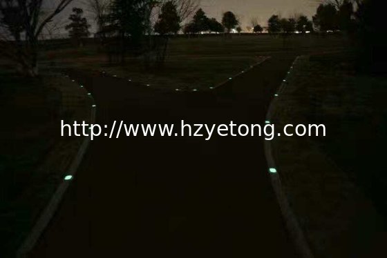 New type of self luminous reflective road stud phosphor light plastic road stud fluorescent road marker