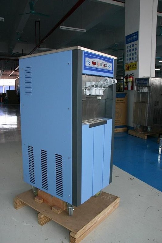 Economical 3 flavors Soft Ice Cream Machine Oceanpower OP3328D OP3331D 28L/H