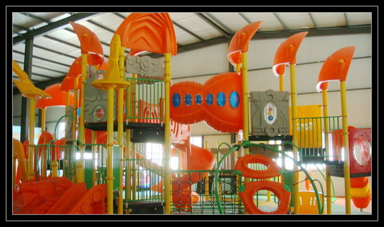 Small Size Outdoor and Indoor Plastic Playground for Kids with TUV. CE Certificate Approved