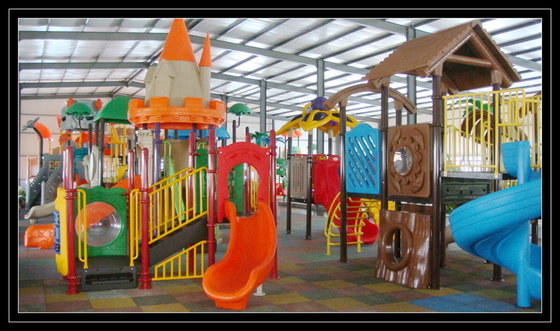 Small Size Outdoor and Indoor Plastic Playground for Kids with TUV. CE Certificate Approved