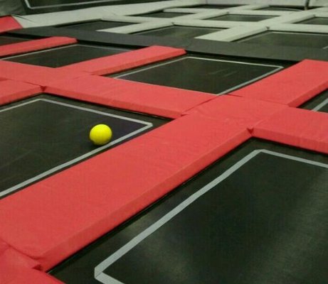 440M2 Red & Blue Color Style Amusement Bungee Park Equipment/ Big Trampoline Park In India