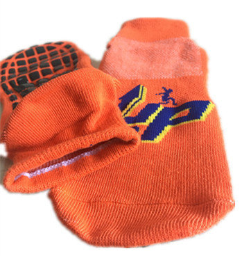 China Anti-Bacterial and Breathable Trampoline Socks Indoor Trampoline Cotton Anti-skid Socks for Trampoline Sports
