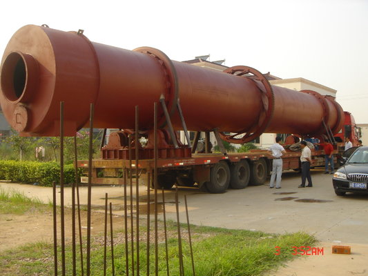 Polvere di legno di vite del trasportatore del rivestimento rotatorio d'acciaio del tamburo essiccatore con il risparmio energetico