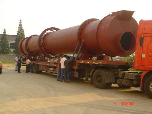 Polvere di legno di vite del trasportatore del rivestimento rotatorio d'acciaio del tamburo essiccatore con il risparmio energetico