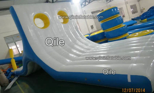 China 0.9mm PVC Tarpaulin Fabric Inflatable Water Sports for Lake supplier