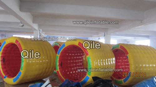 China 2.5m Inflatable Water Roller 0.9mm PVC Tarpaulin Fabric For Seashore supplier