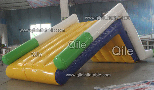 0.9mm PVC Tarpaulin Inflatable Water Slide For Outdoor Water Activity supplier