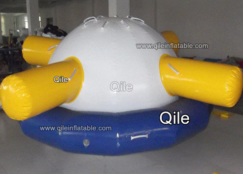 Funny 0.9mm PVC Tarpaulin Saturn Inflatable octopus For Water Park Games supplier