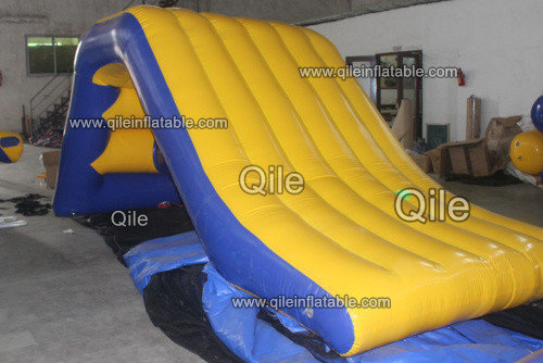 Professional Inflatable Water Slide Made of 0.9mm PVC Tarpaulin supplier