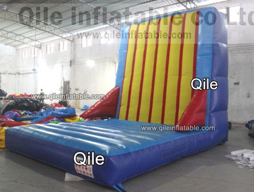 Crazy Inflatable Velcro Wall With Logo Printing, Hot Sticky Wall Game For Kids supplier