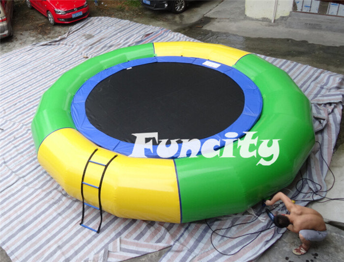 0.9mm Thickness PVC Tarpaulin Inflatable Water Toys Water Trampoline with Climbing Ladder