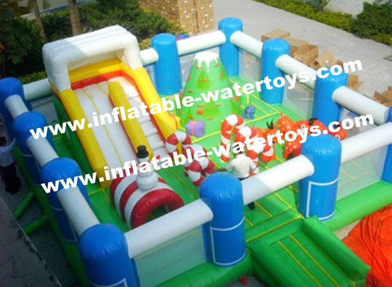 Durable 0.55mm PVC Tarpaulin Christmas Inflatable Fun City for Giant Amusement Games