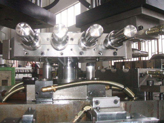 Flat Bottle Plastic Blow Moulding Machine Excellent Mechanical Strength