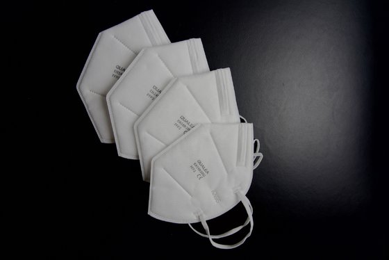 Soft Kn95 Earloop Mask Anti Bacterial , Kn95 Folding Half Face Mask Easy Carrying