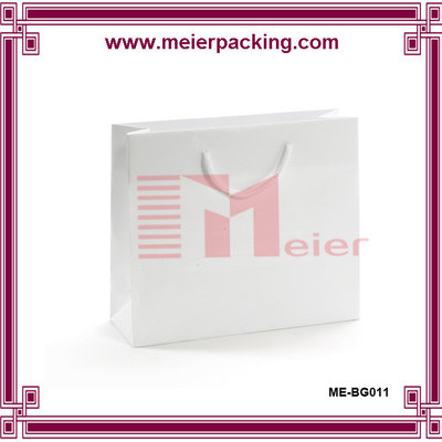 China Matte White Pantone Color Cotton Handle Machine Made Paper Bag with foil logo supplier