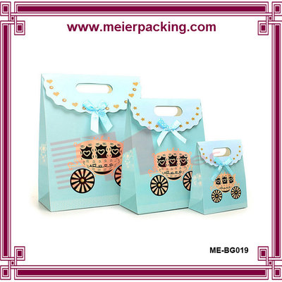 China Direct Factory Machine Made Popular new arrival custom printing hard paper bag with gifts supplier
