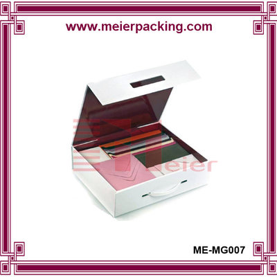 China China supplier top quality wholesale glossy white custom private gift paper box packaging with plastic handle supplier
