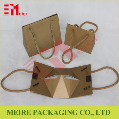 China 2017 Newest design Folded Shopping Paper Bag Christmas Golden carry bag for sale supplier