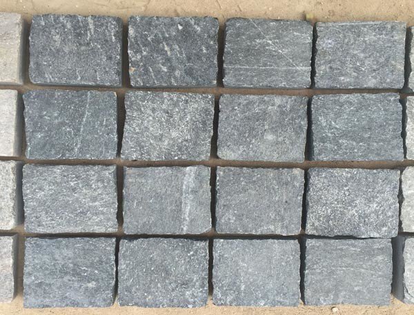 black quartzite small cube stone cobble stone 10x10x5cm natural surface cobble stone paving stone walking way paving