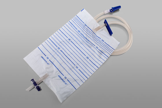2019 Medical 2000ML Urine Bag With Free Needle Sampling Port and Tube Clamp