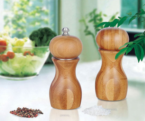 Bamboo pepper mill and salt shaker set