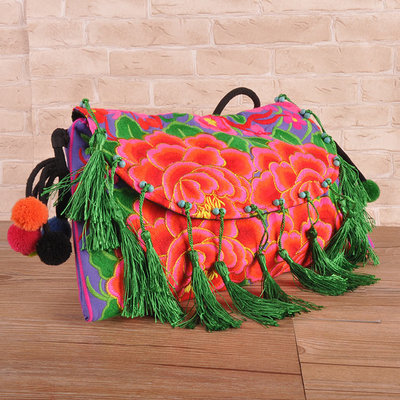 Hot sale woman ethnic handbag embroidery messenger bag with tassel