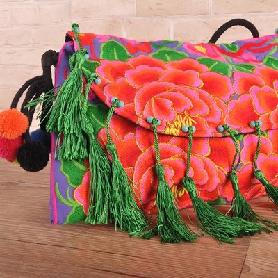 Hot sale woman ethnic handbag embroidery messenger bag with tassel
