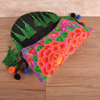 Hot sale woman ethnic handbag embroidery messenger bag with tassel