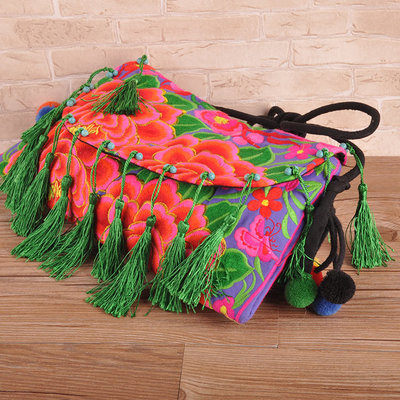Hot sale woman ethnic handbag embroidery messenger bag with tassel
