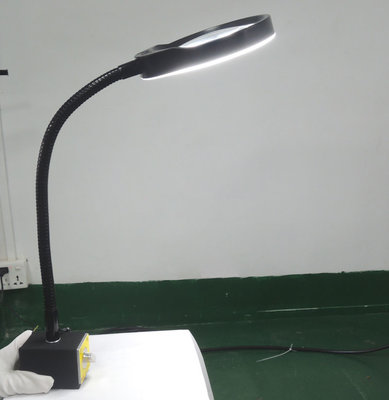 Multi-functional and desk-top magnifier with LED light supplier