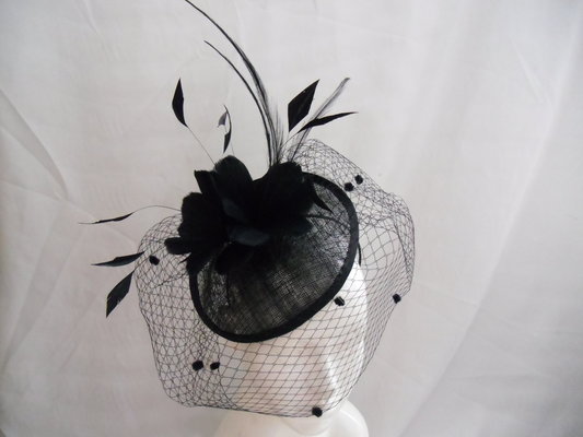 Feather Trim Ladies Fascinator Hats Black Veilings For Wedding