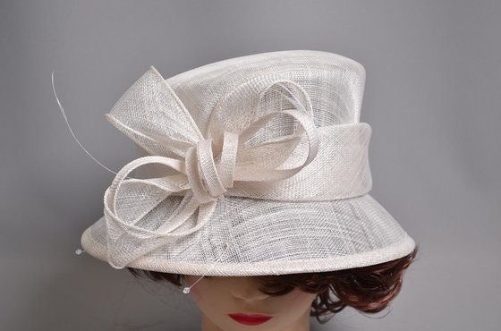 Small Ivory Sinamay Ladies Hats / Summer sinamay fascinator hat