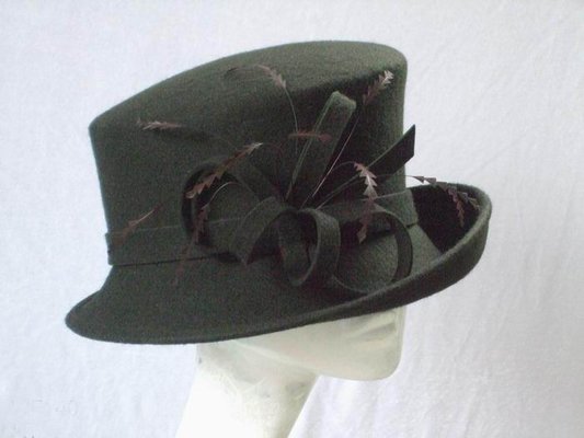 Self Felt Band Fashion Black Wool Felt Hats for Women with Feathers Trim in Normal Day