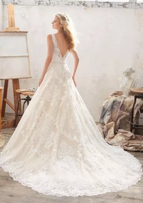 Fabric Lace A Line Wedding Dress / Classical Flavor Sweetheart Ball Gown