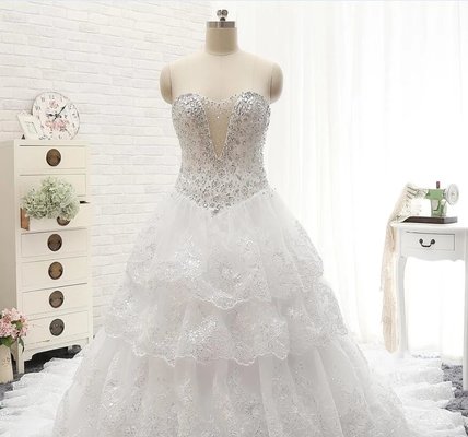 Custom Luxury Ivory Rhinestone Beaded Appliques Sweetheart Ball Gown Tiered Chapel Train Crystal Wedding Dress