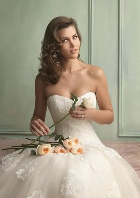 Handmade Embroidery Ball Gown Style Wedding Dresses With Long Trains