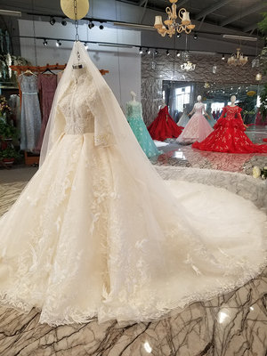 2018 hot selling Luxury long-sleeved Ivory White Retro applique shawl wedding dress