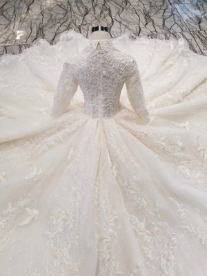 2018 hot selling Luxury long-sleeved Ivory White Retro applique shawl wedding dress