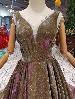 Golden sequined V-collar evening gown