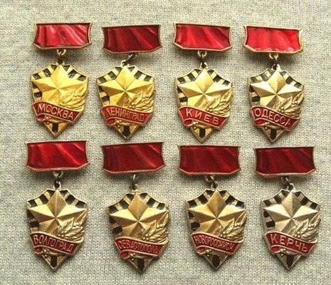 Golden Plating Military Award Badge Army Police Badge With Soft Enamel