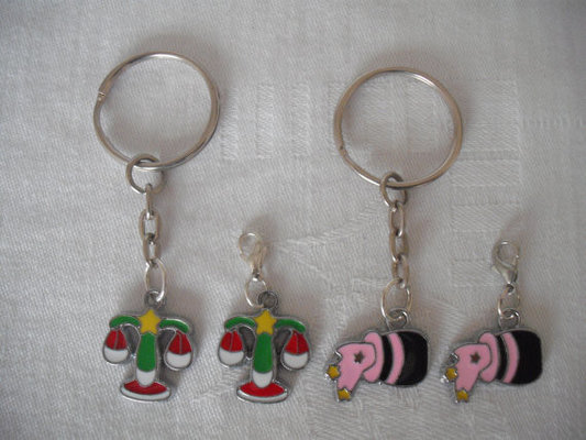 Trolley Promotional Metal Keyrings With Soft / Hard Enamel In Nickel / Golden Plating